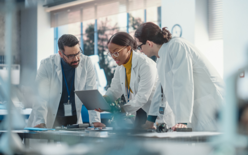 Top 10 benefits of outsourcing laboratory services