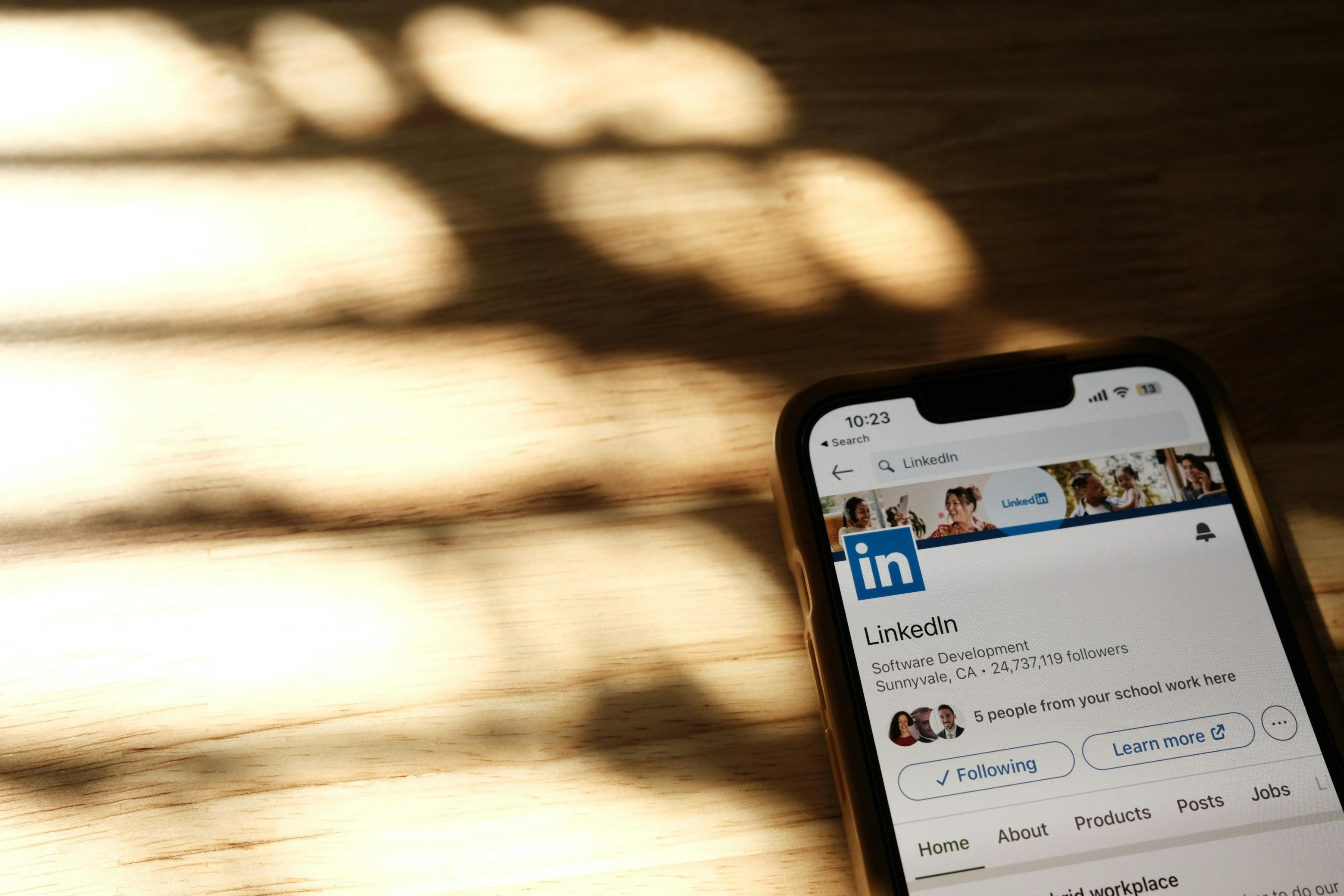 20 Essential LinkedIn Profile Features to Update for 2025 | Involved ...
